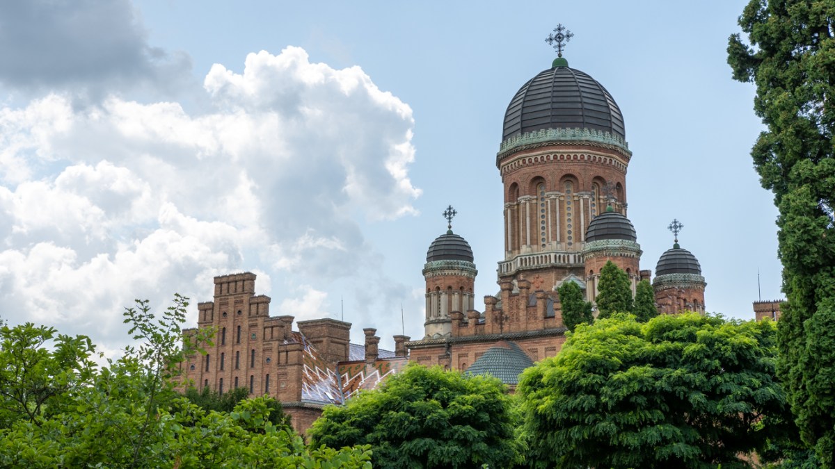 CERNAUTI, ORASUL NOSTALGIILOR – Creanga Nek